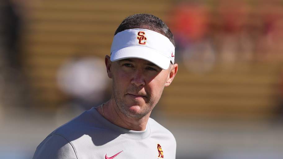 Intriguing 4-star quarterback recruit reveals USC visit date