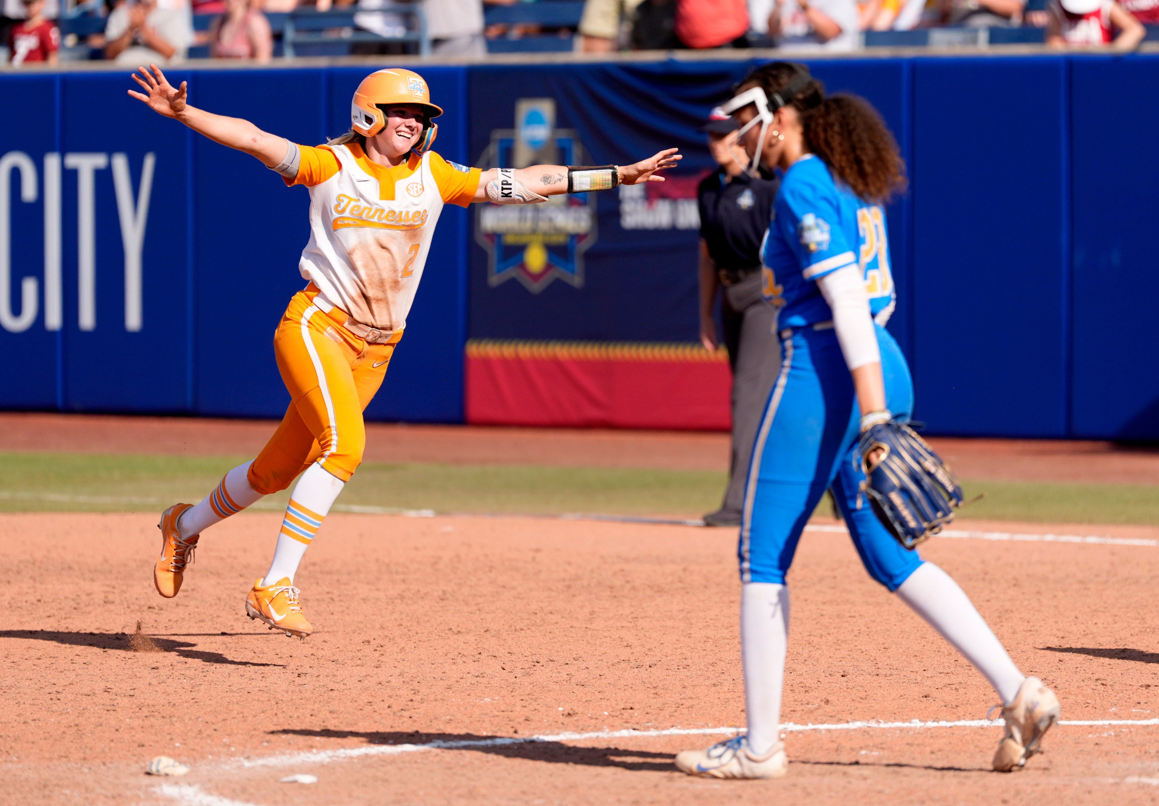 Rough first inning creates UCLA's first loss of softball season