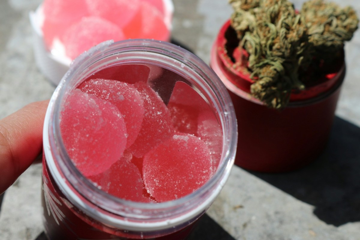 Pro tip: Don't give flight crews weed edibles as gifts