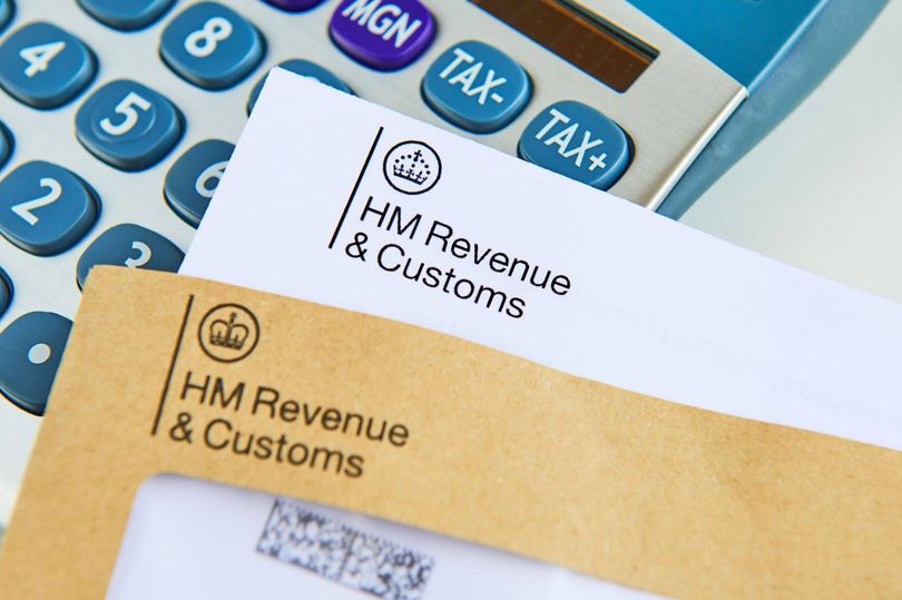 HMRC issues alert to thousands over crucial deadline with '£900 fine ...