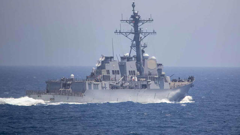 Destroyer USS Mason tem comandante afastado pela Marinha dos EUA