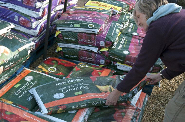 How to choose the right potting compost for your favourite plants and seeds