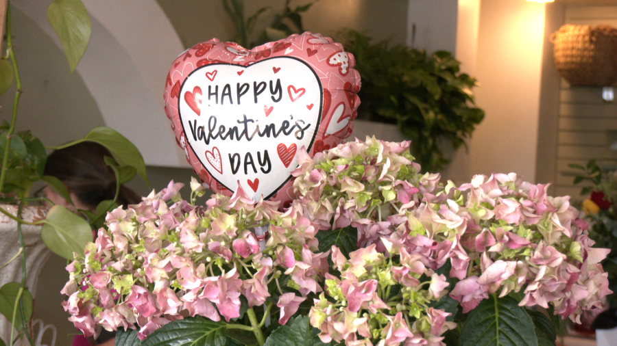 Last minute Mobile shoppers race against the clock for Valentine’s Day ...