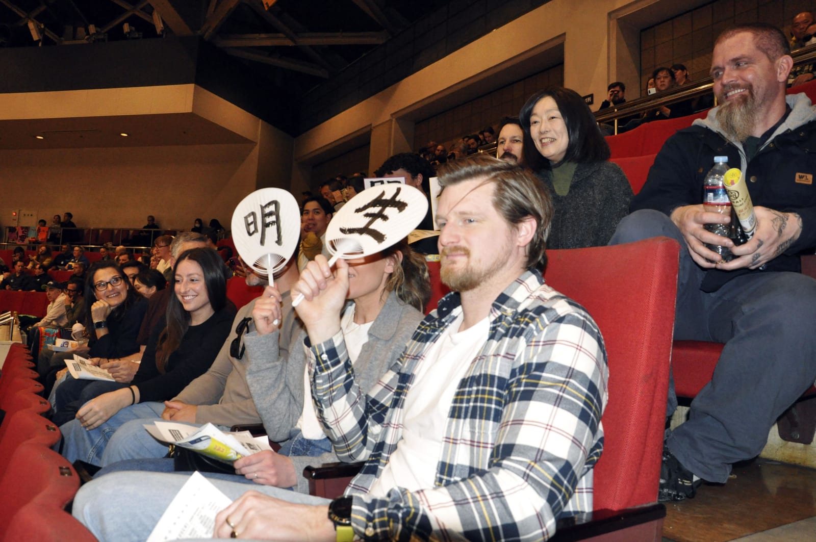Foreign sumo fans crowd tournaments, morning stables