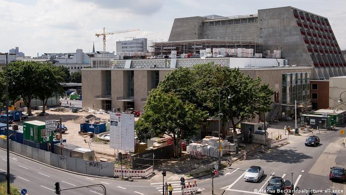 Why German building projects run over time and budget