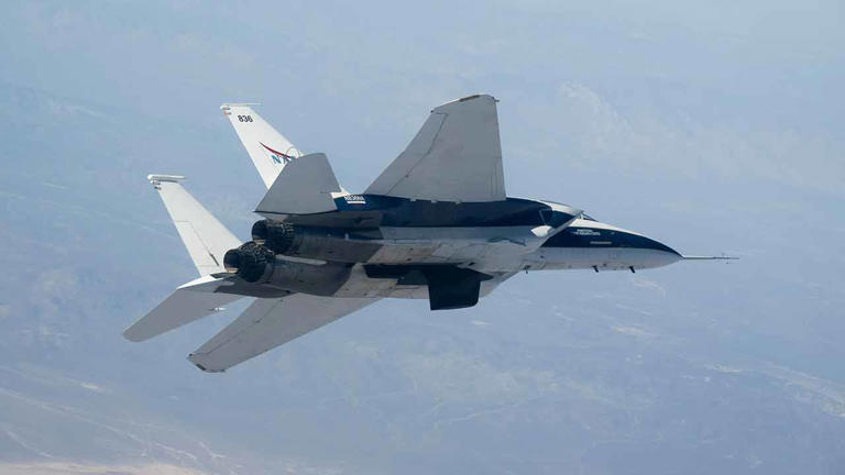 Experimental laminar wing tested by NASA in real flight with F-15B
