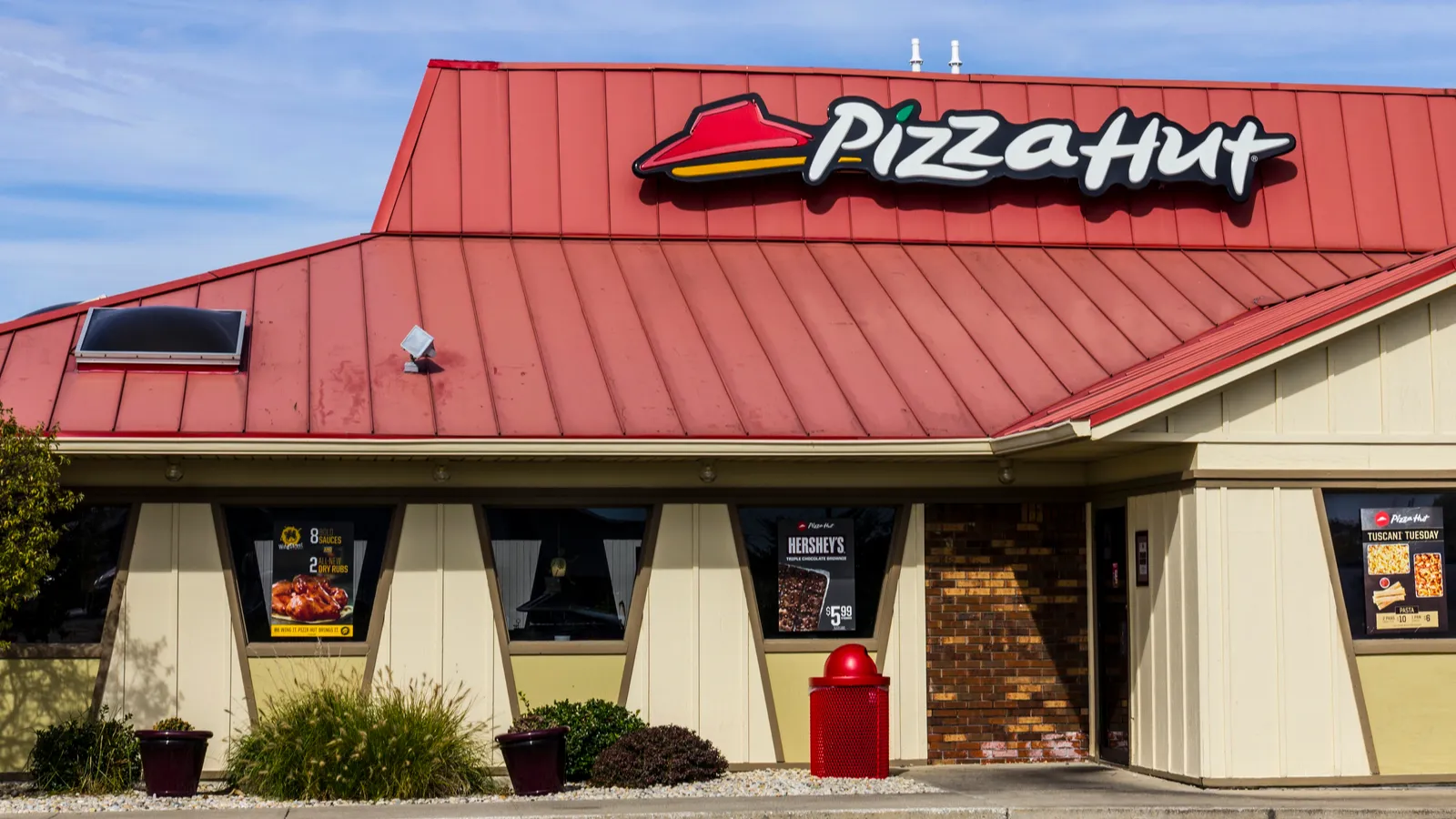 Pizza Hut announces plans to shut down 250 locations across the US