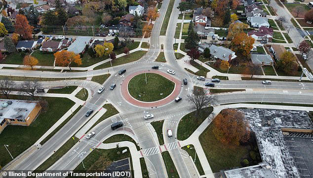 Chicago quietly builds hundreds of roundabouts but drivers have no clue ...