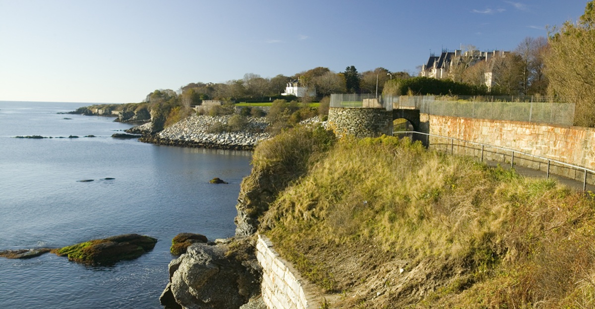 13 Rhode Island cliff walk and cove parks with easy oceanfront strolls