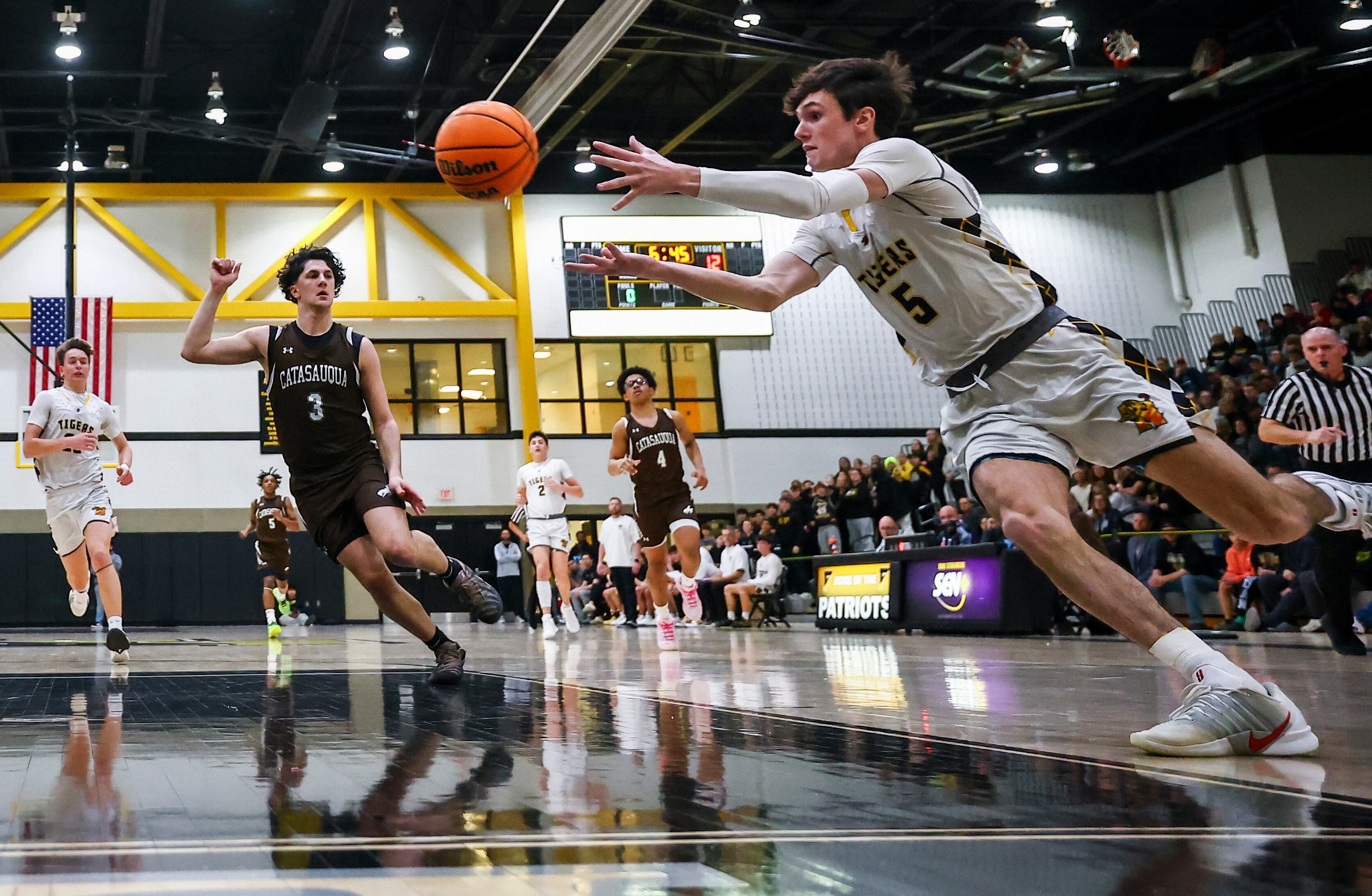 Northwestern boys basketball holds off Catasauqua for back-to-back ...