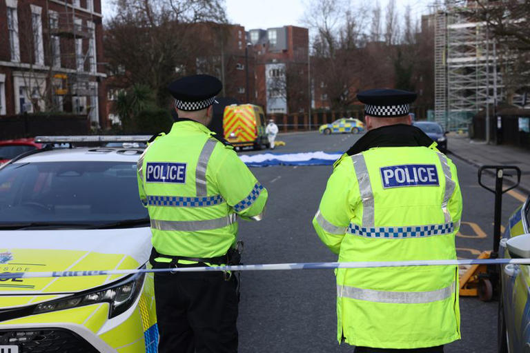 Officers remain at scene of Liverpool attempted police stop crash as ...