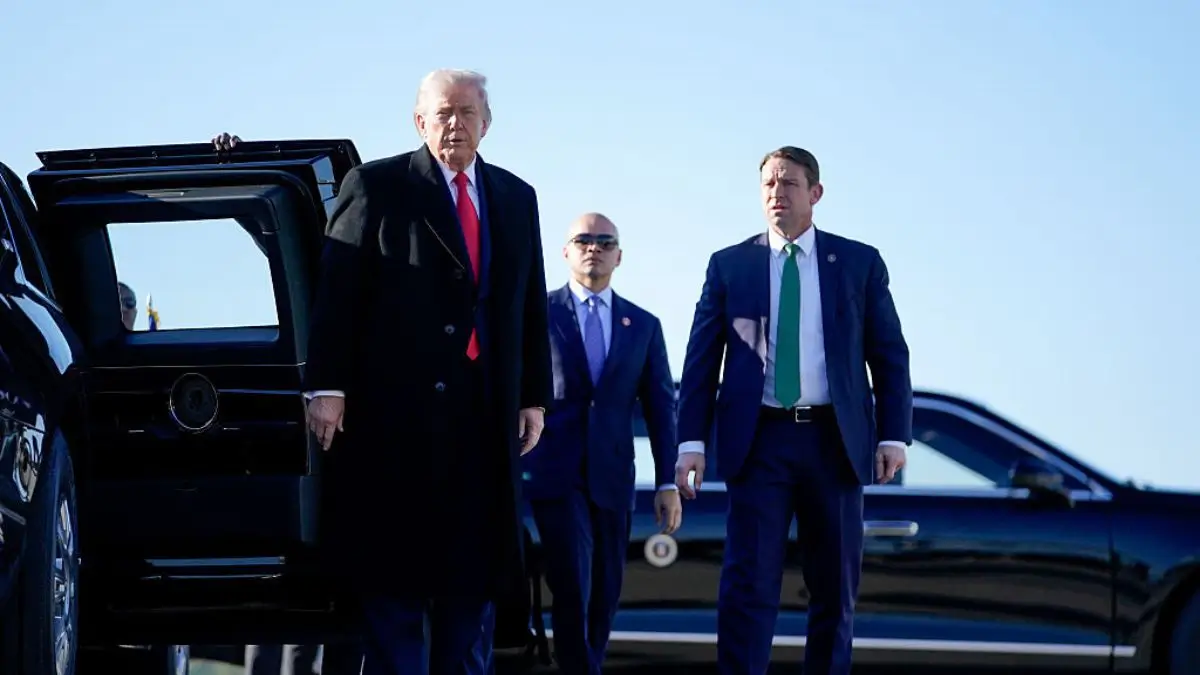 'Holy smokes, you're not kidding': Trump's heavy 'bags' trigger hard ...