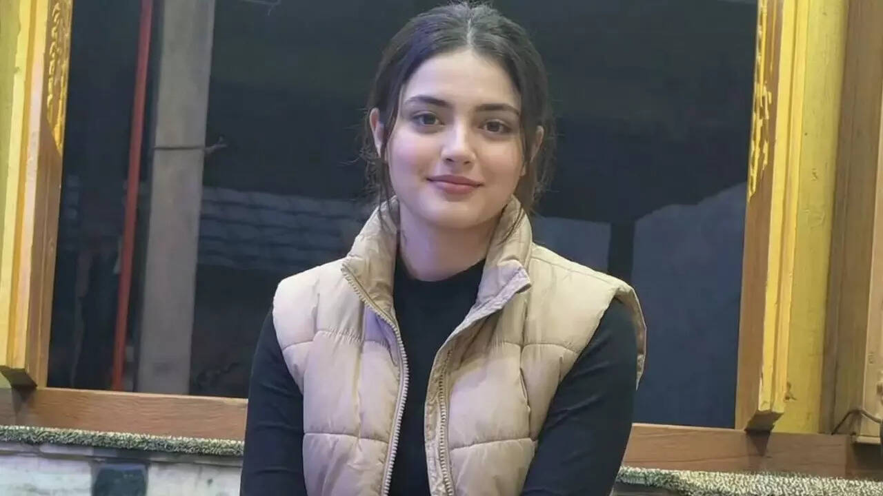 Who is Aira Rawat? The beautiful girl who stole the spotlight at India ...