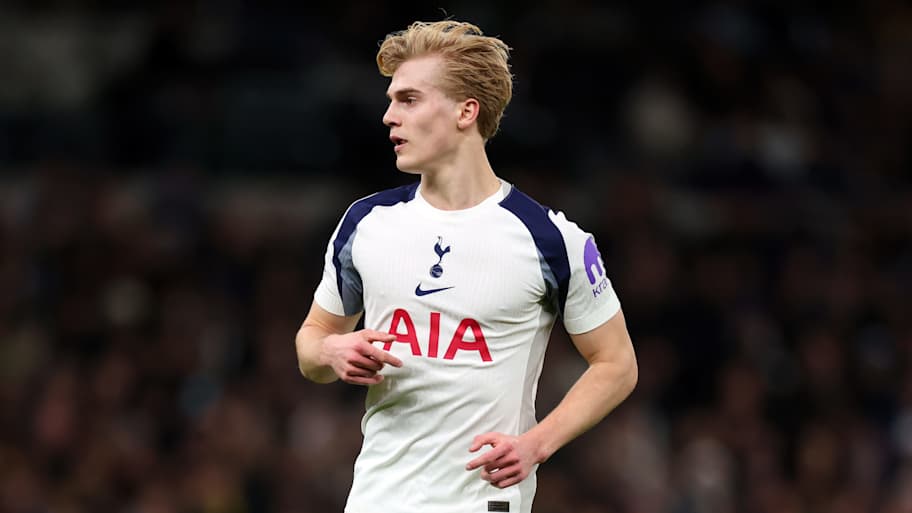 Chelsea fail with ambitious January approach for rival midfielder—report