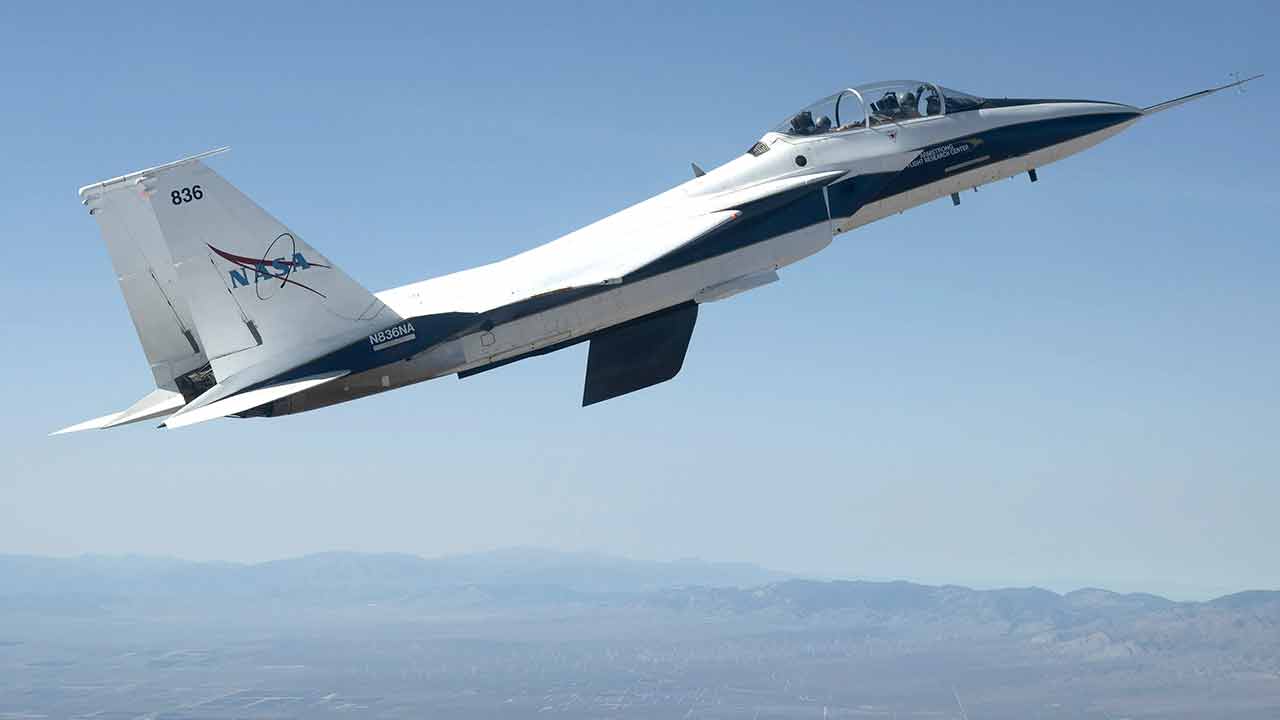 Experimental laminar wing tested by NASA in real flight with F-15B