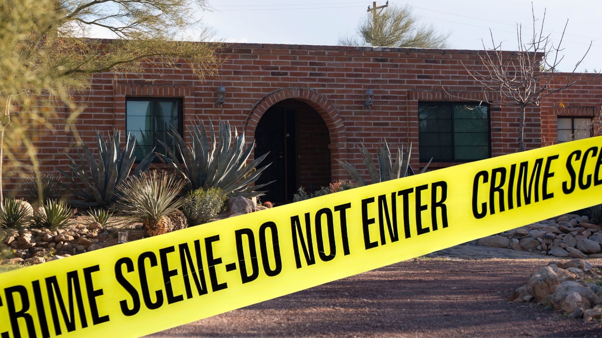 El equipo SWAT allanó una casa en Tucson en relación con el caso de ...
