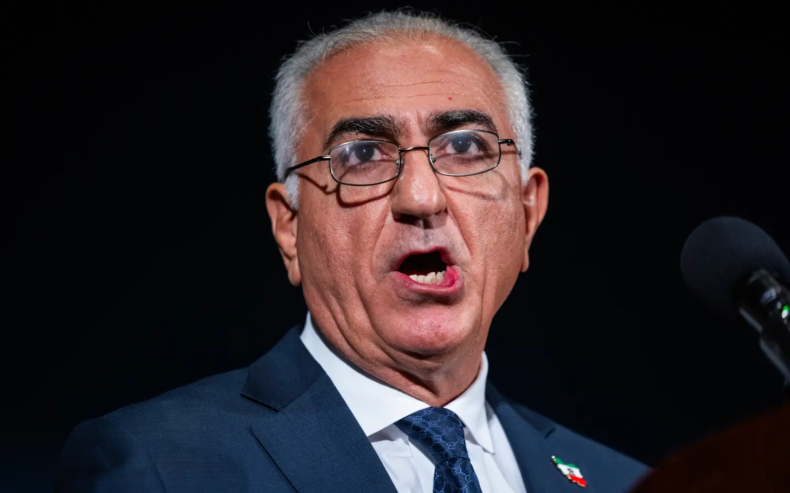Son of late Shah warns against deal with Tehran