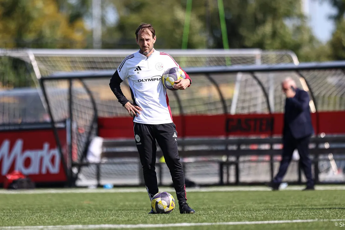 Kweekvijver: Ajax O15 reist met ijzersterke selectie af naar Kevin De ...