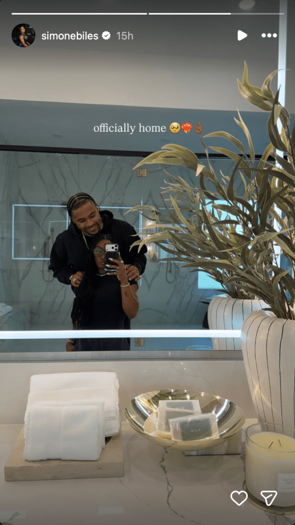 Simone Biles and her husband are fully twinning in this mirror selfie