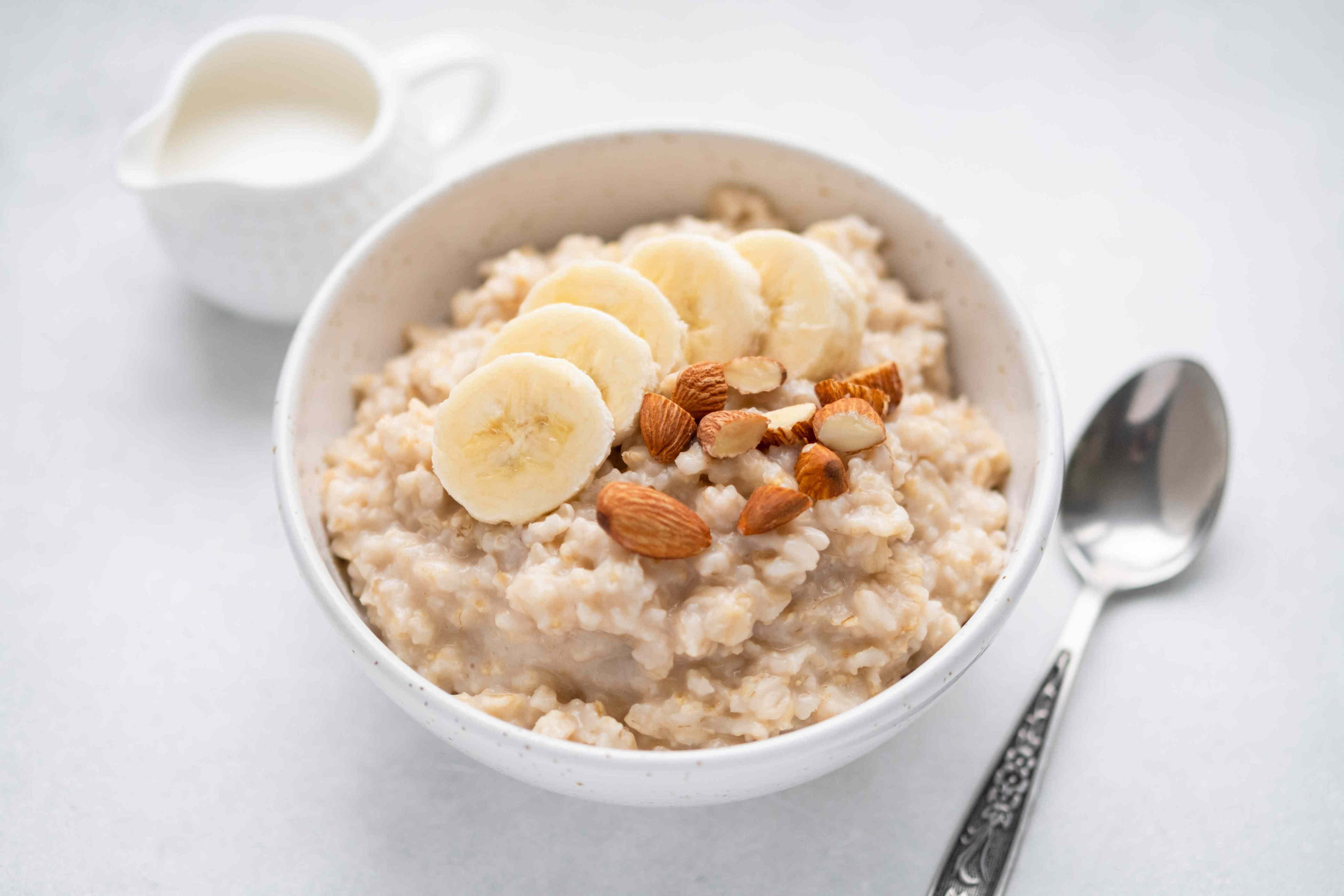 What eating oatmeal every day does to your body, according to nutrition ...