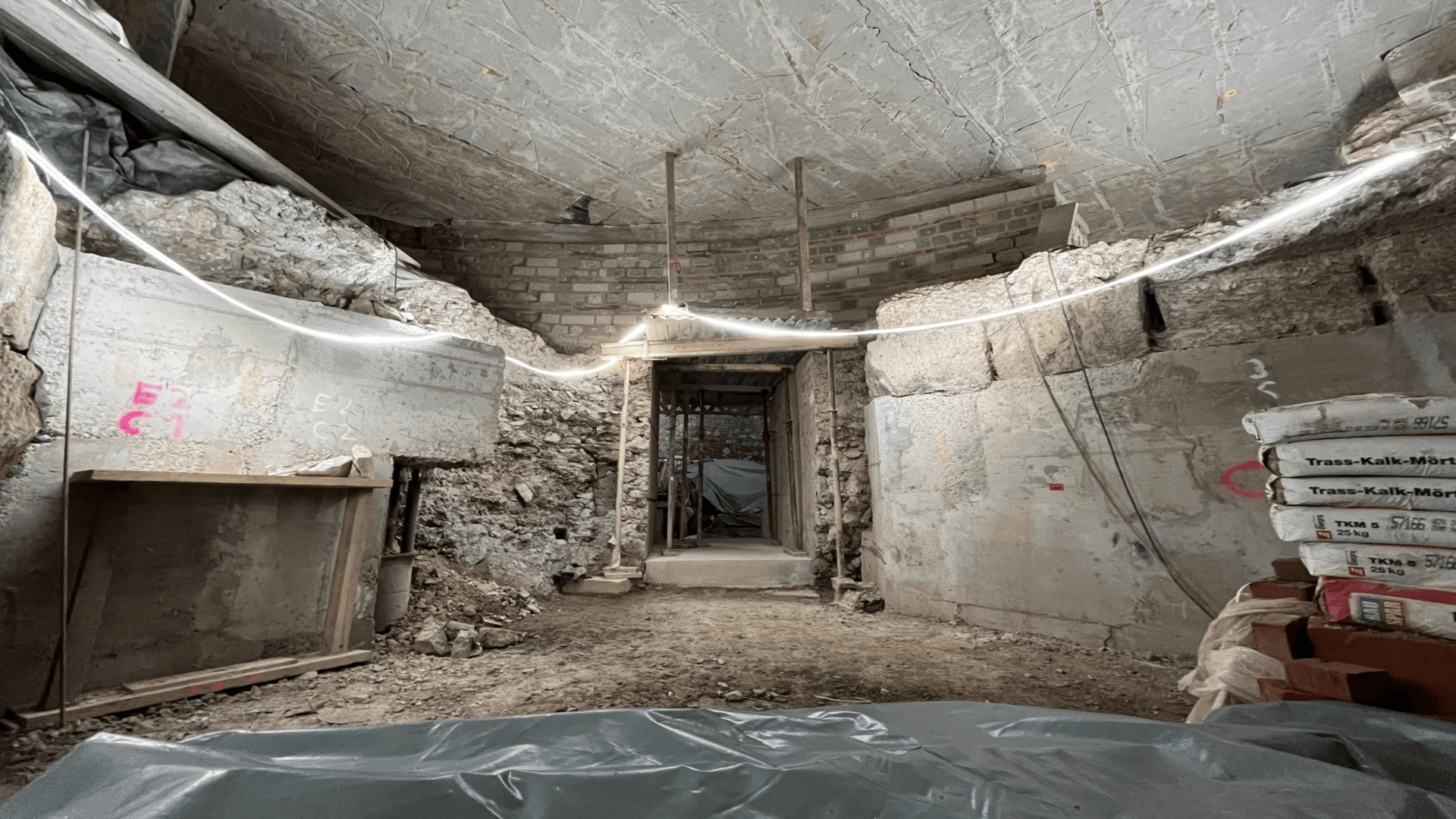Archaeologists uncover rare 2,000-year-old staircase in Roman governor ...