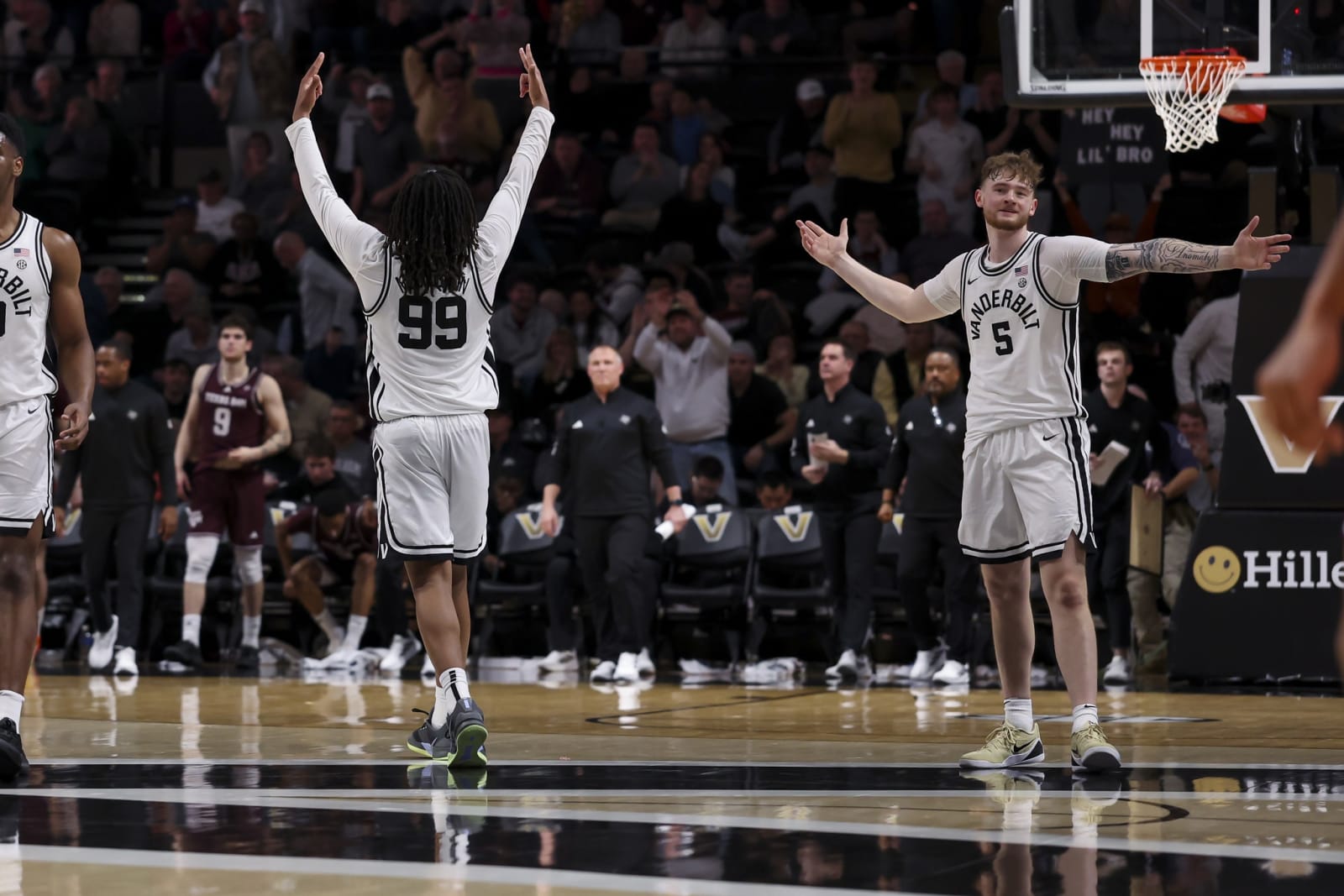Vanderbilt cruises past Texas A&M behind big nights from Nickel and Okereke