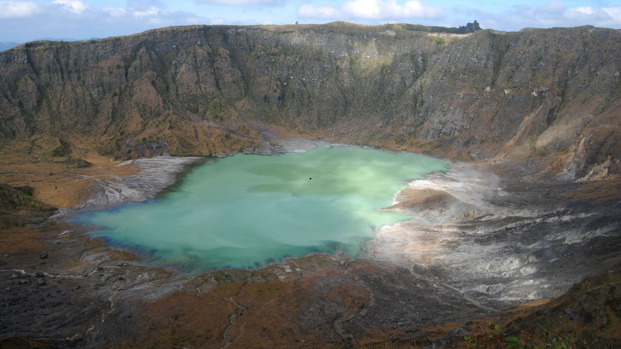 Scientists raise alarm over deadly volcano that killed thousands as it ...