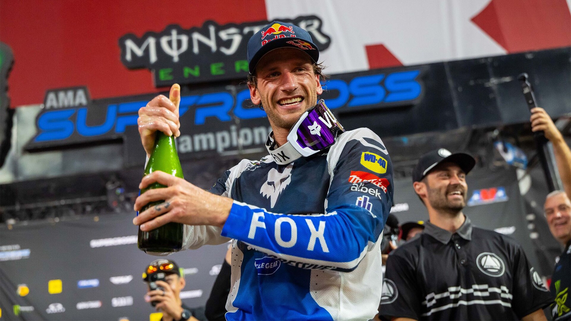 Ken Roczen stalls, recovers, and wins heat 1; Hunter Lawrence wins heat ...