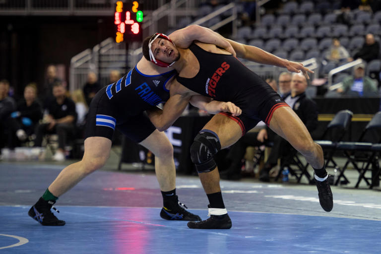 These Evansville area wrestlers advanced to the 2026 IHSAA state finals