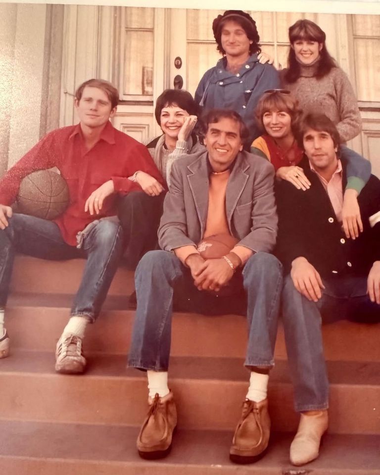 Henry Winkler shares “Happy Days” throwback photo full of now-iconic faces