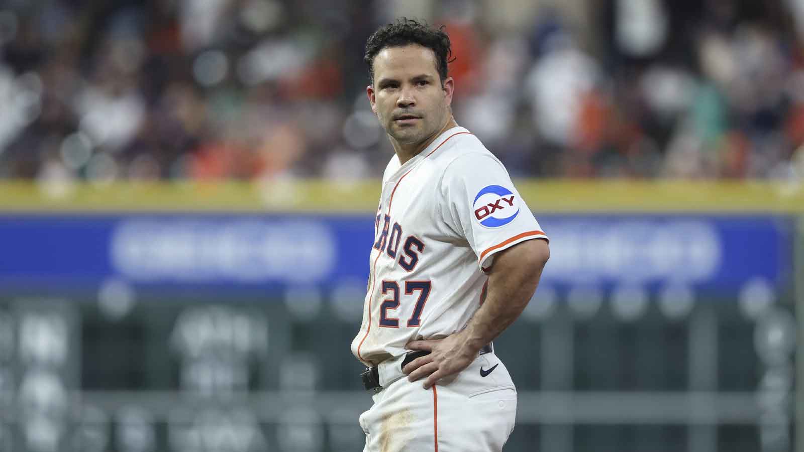 Astros’ Jose Altuve officially lands on IL with oblique injury