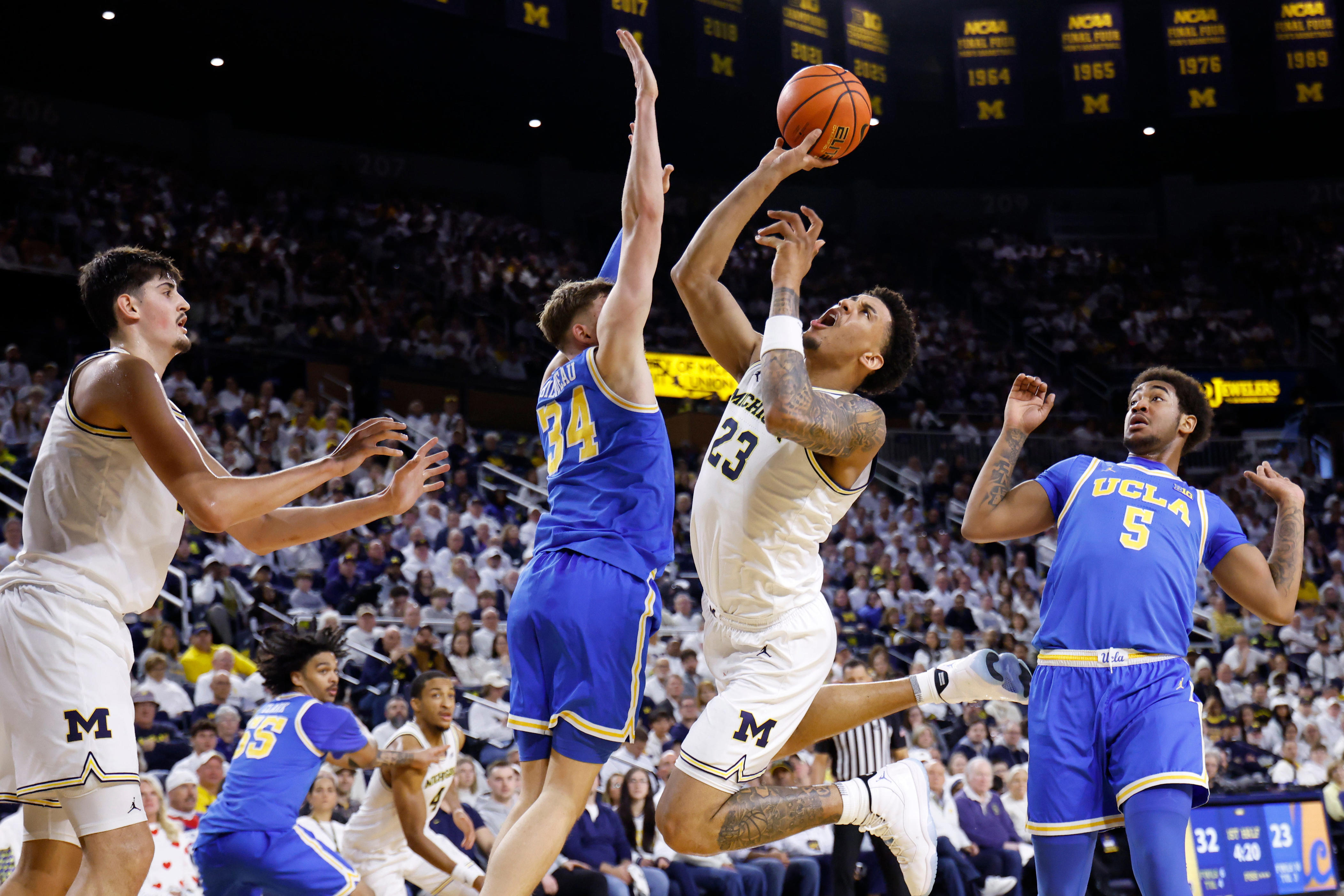Michigan basketball dominates UCLA with powerful 2nd-half performance