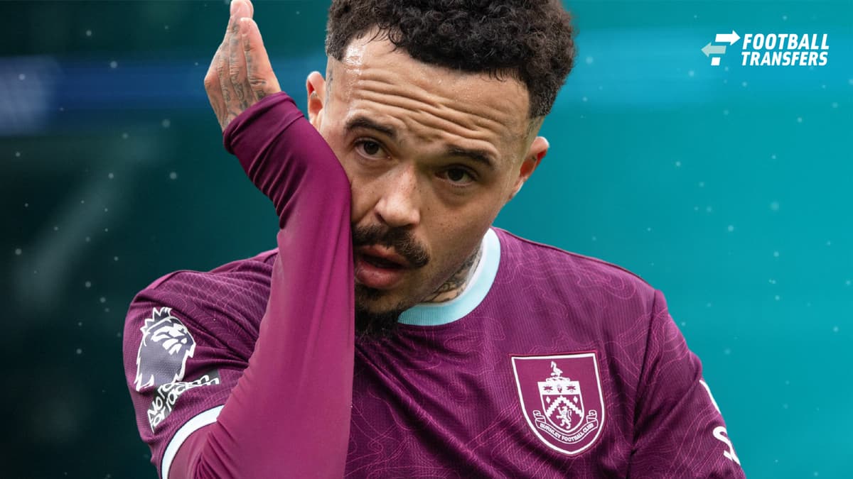 Quilindschy Hartman op weg naar uitgang bij Burnley na degradatie