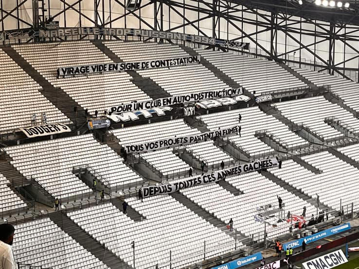 Sifflets et banderoles cinglantes : les supporters de l'OM ont ...