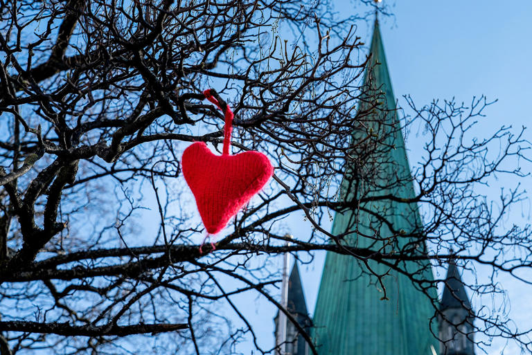 Valentinsdag-rekord i kirken: Flere enn 400 par giftet seg på drop-in i dag