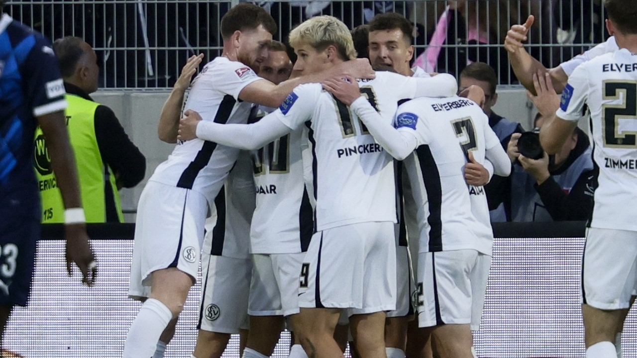 Έλβερσμπεργκ-Πάντερμπορν 5-1: Αγγίζει το θαύμα η κωμόπολη των 13000 ...