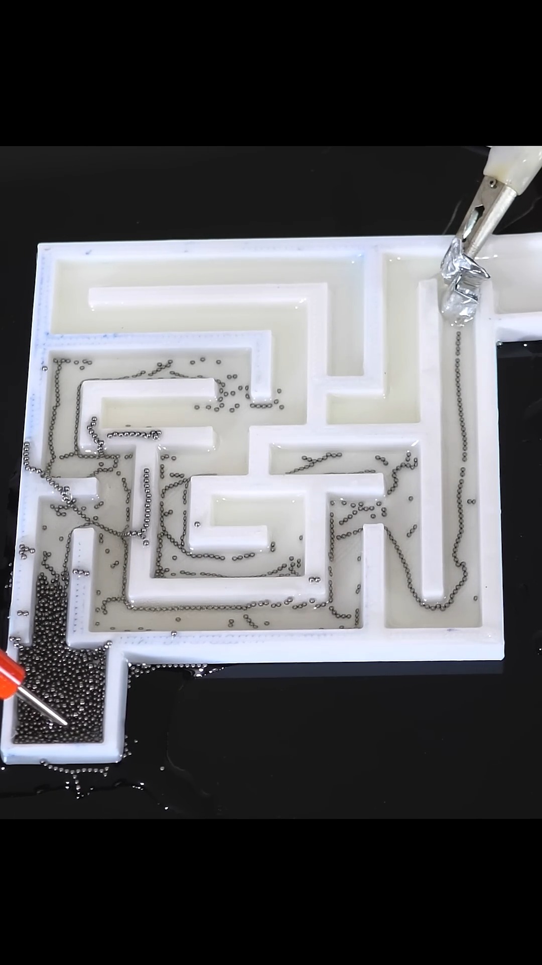 Smart wires can solve a maze
