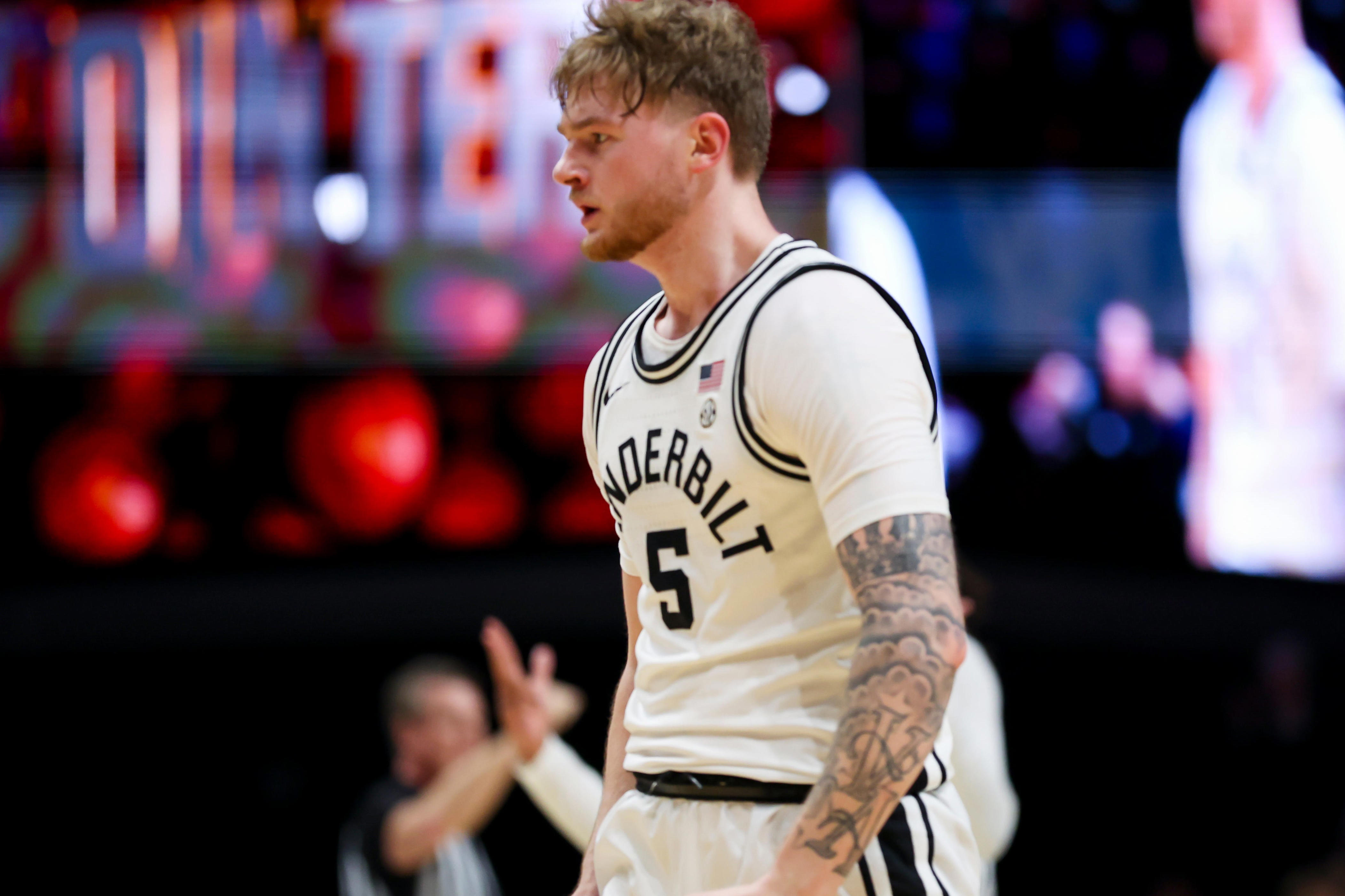 Tyler Nickel, AK Okereke lead Vanderbilt basketball past Texas A&M