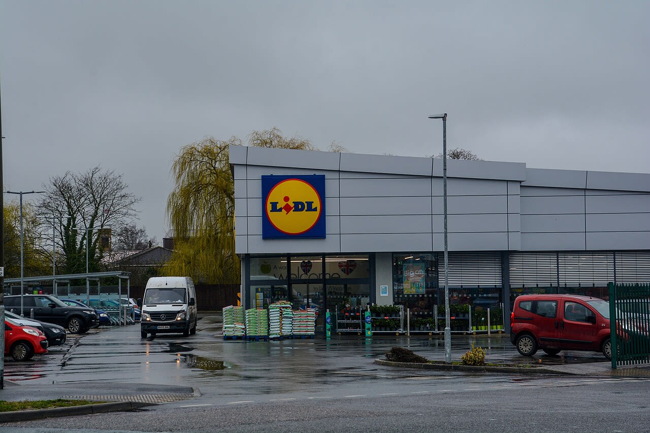 Longtime Lidl employee fired for drinking 17p water while working at ...