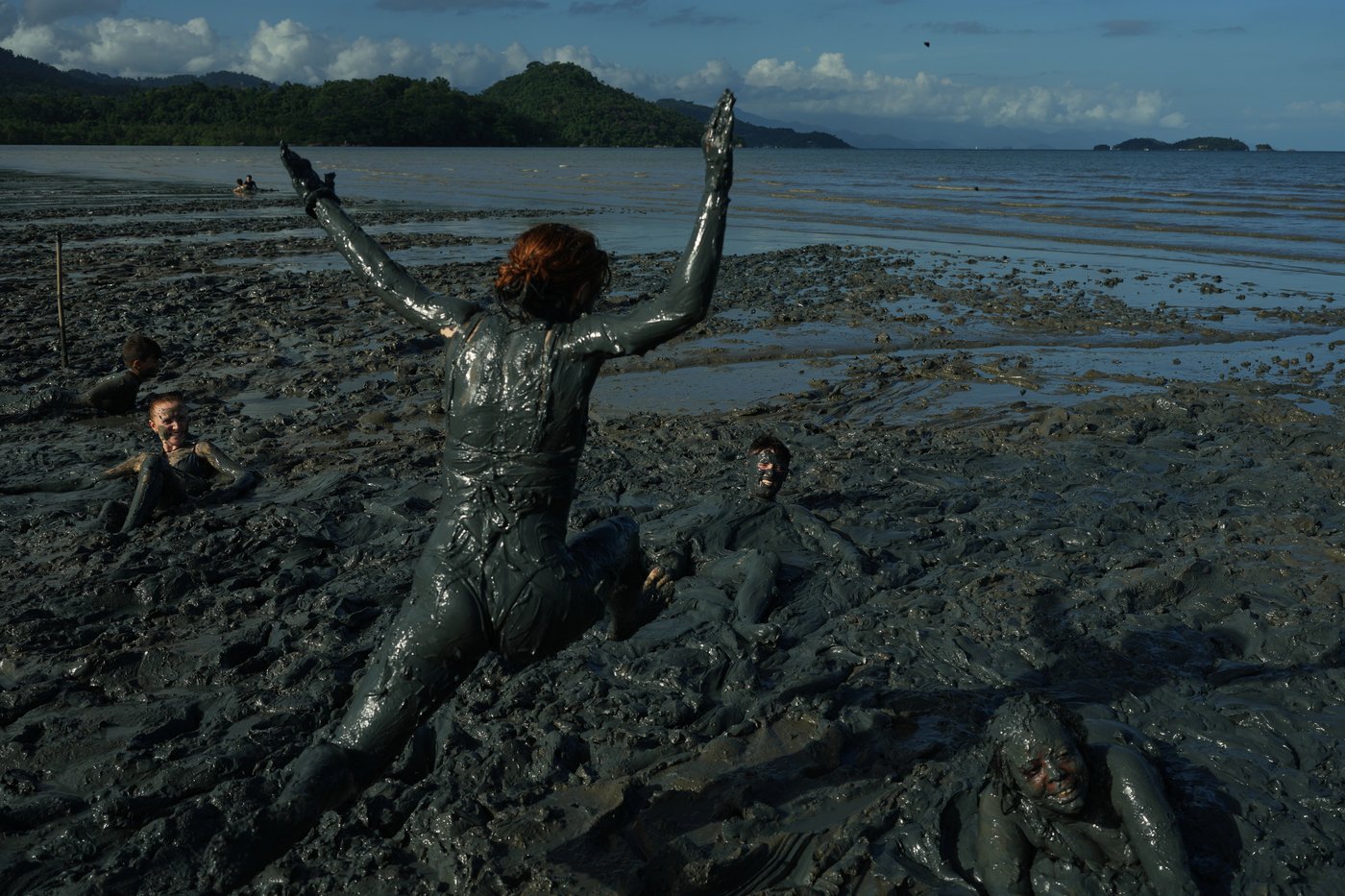 Mud madness at Brazil’s Carnival in photos