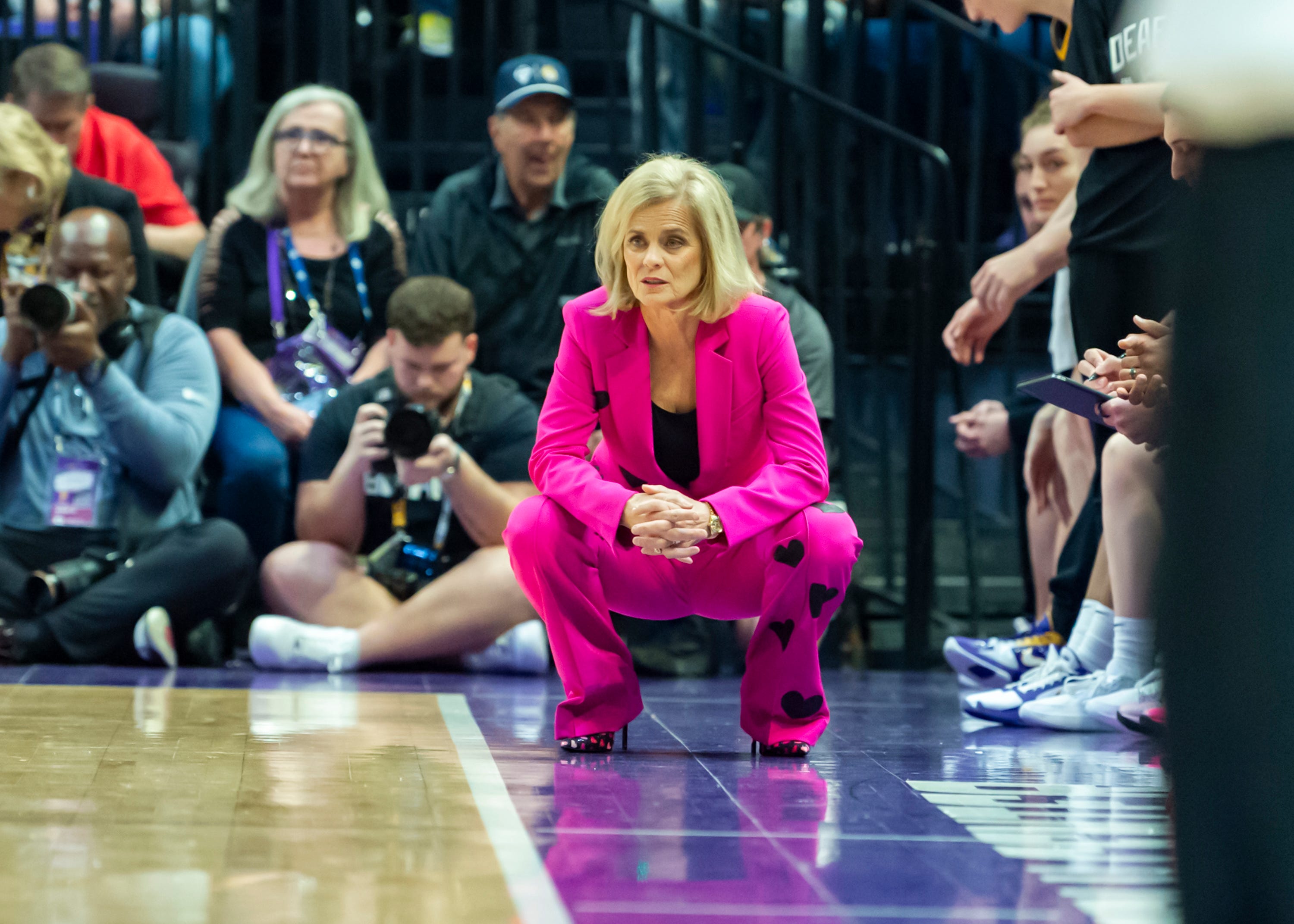What is Kim Mulkey outfit for LSU vs South Carolina women's basketball ...