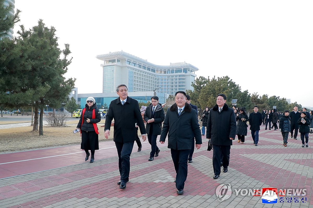 Chinese officials visit N Korean tourism zone for Lunar New Year