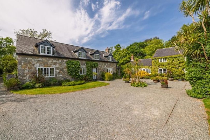 Historic coastal estate has its own secret path to the ruins of an ...