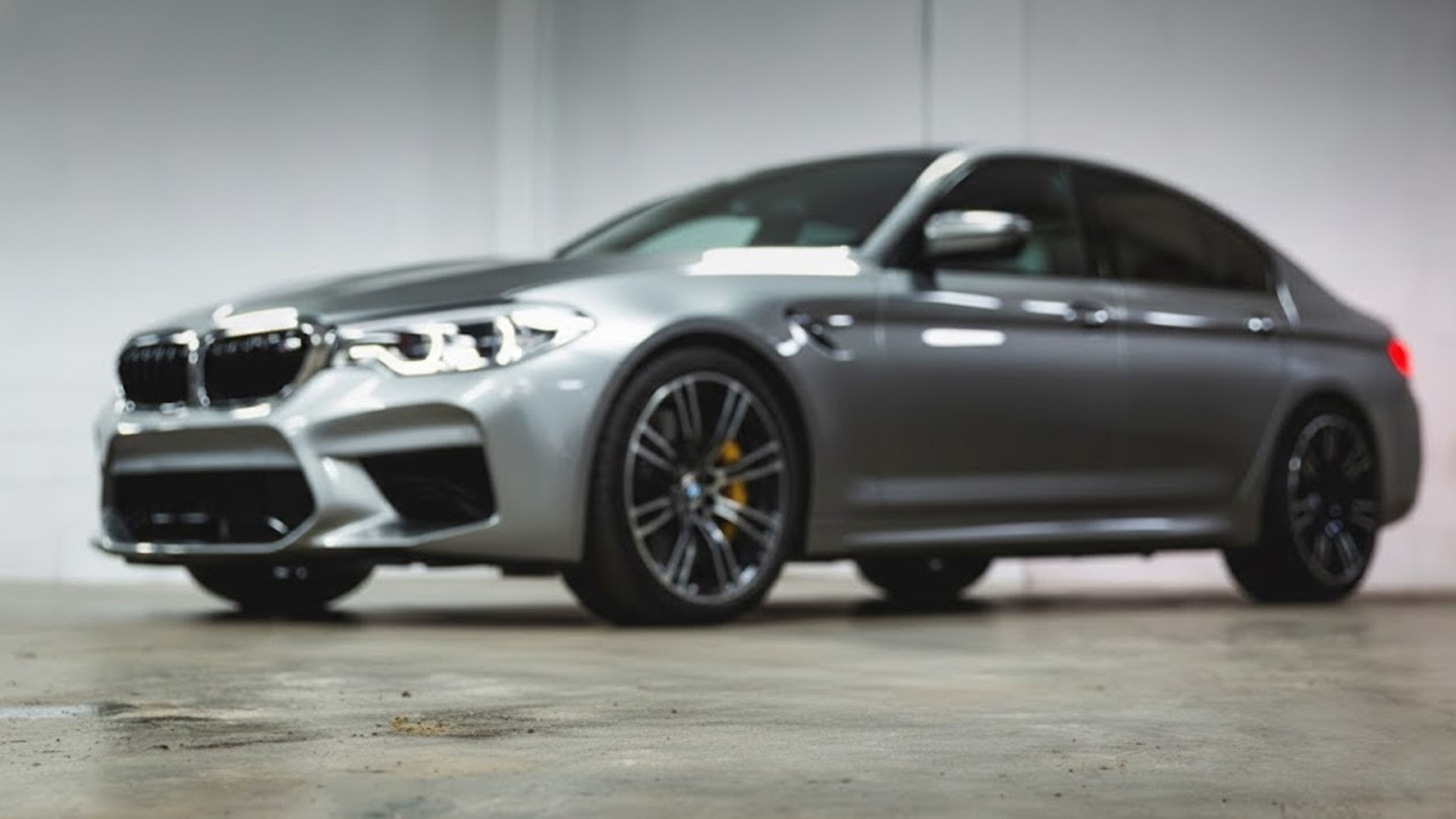 F90 M5 gets lowered and spaced out