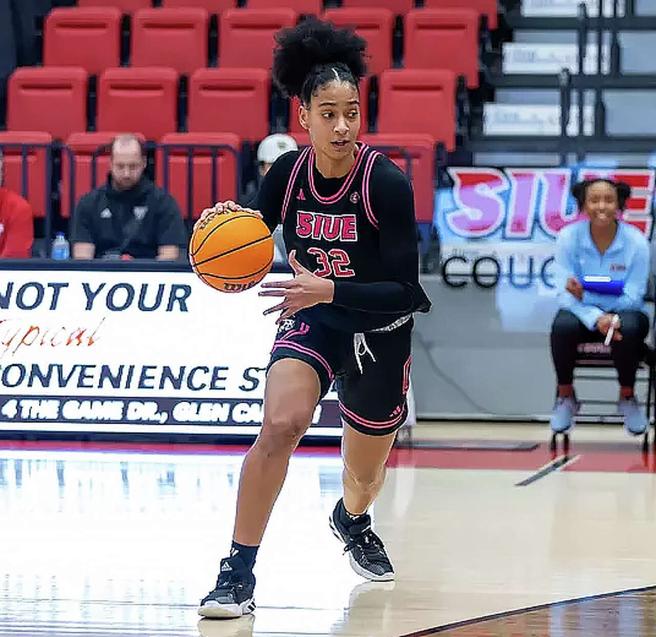 Mohamed, Miller lead Cougars to home win