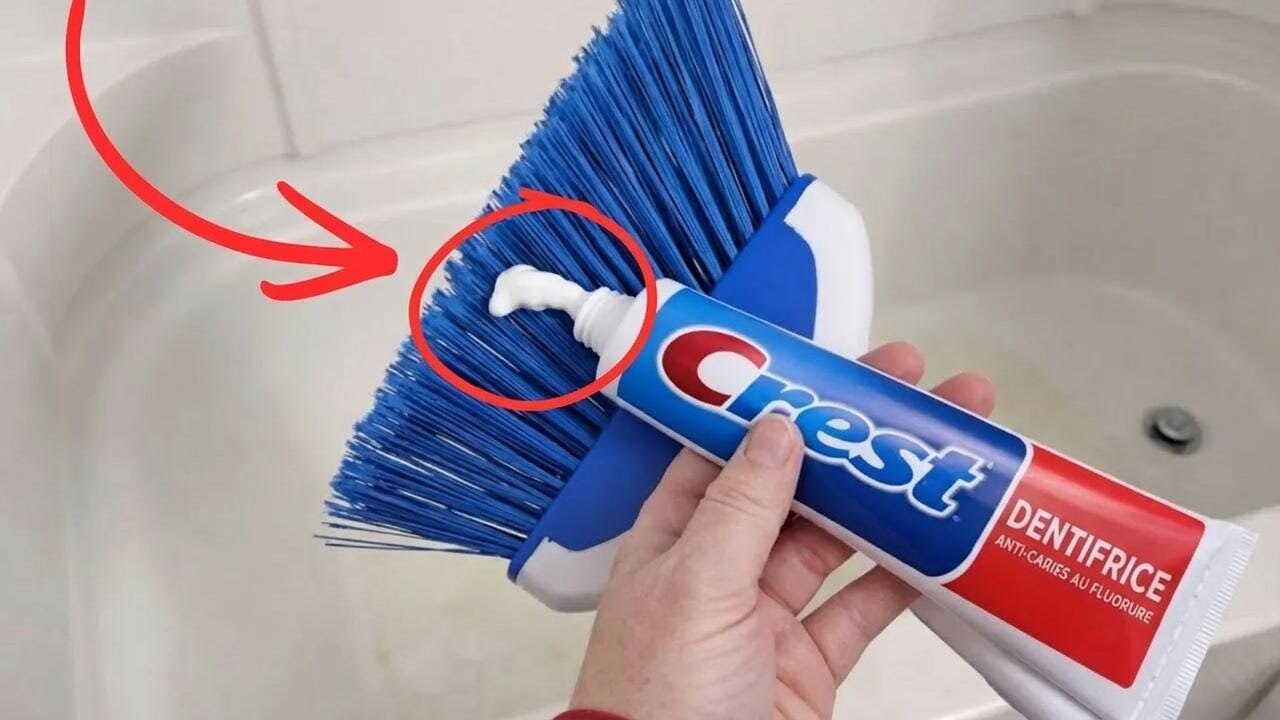 Mets du dentifrice sur ton balai : une astuce de génie pour la salle de ...
