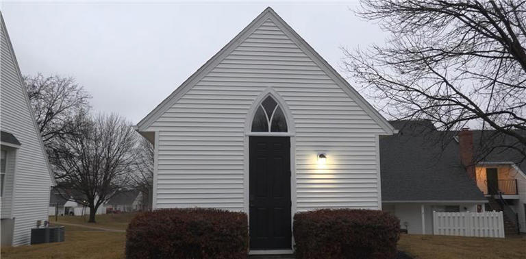 Little Shawnee Chapel offers $214 Valentine’s Day weddings