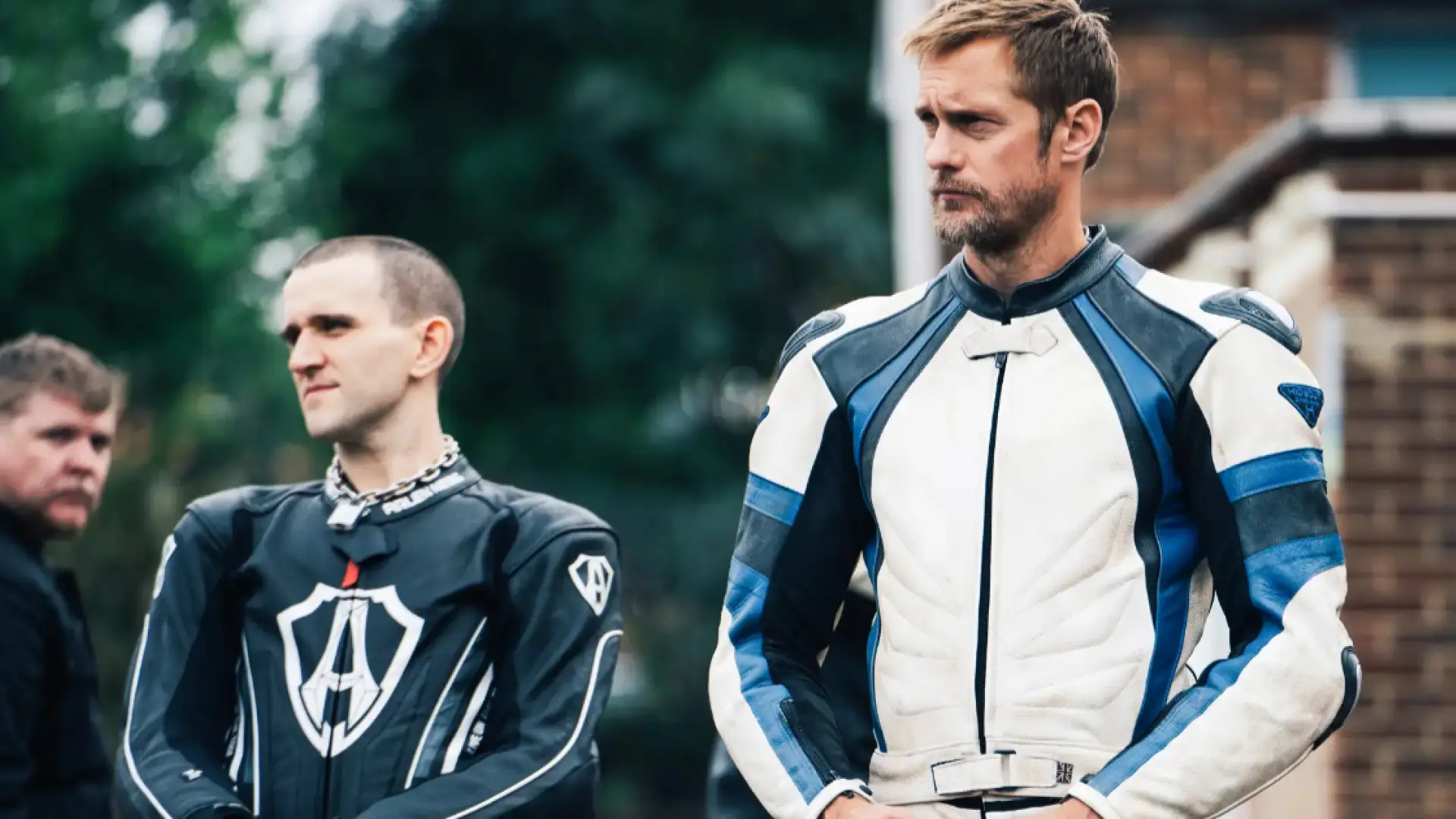 Por qué el pene de Alexander Skarsgård fue recortado en su nueva ...