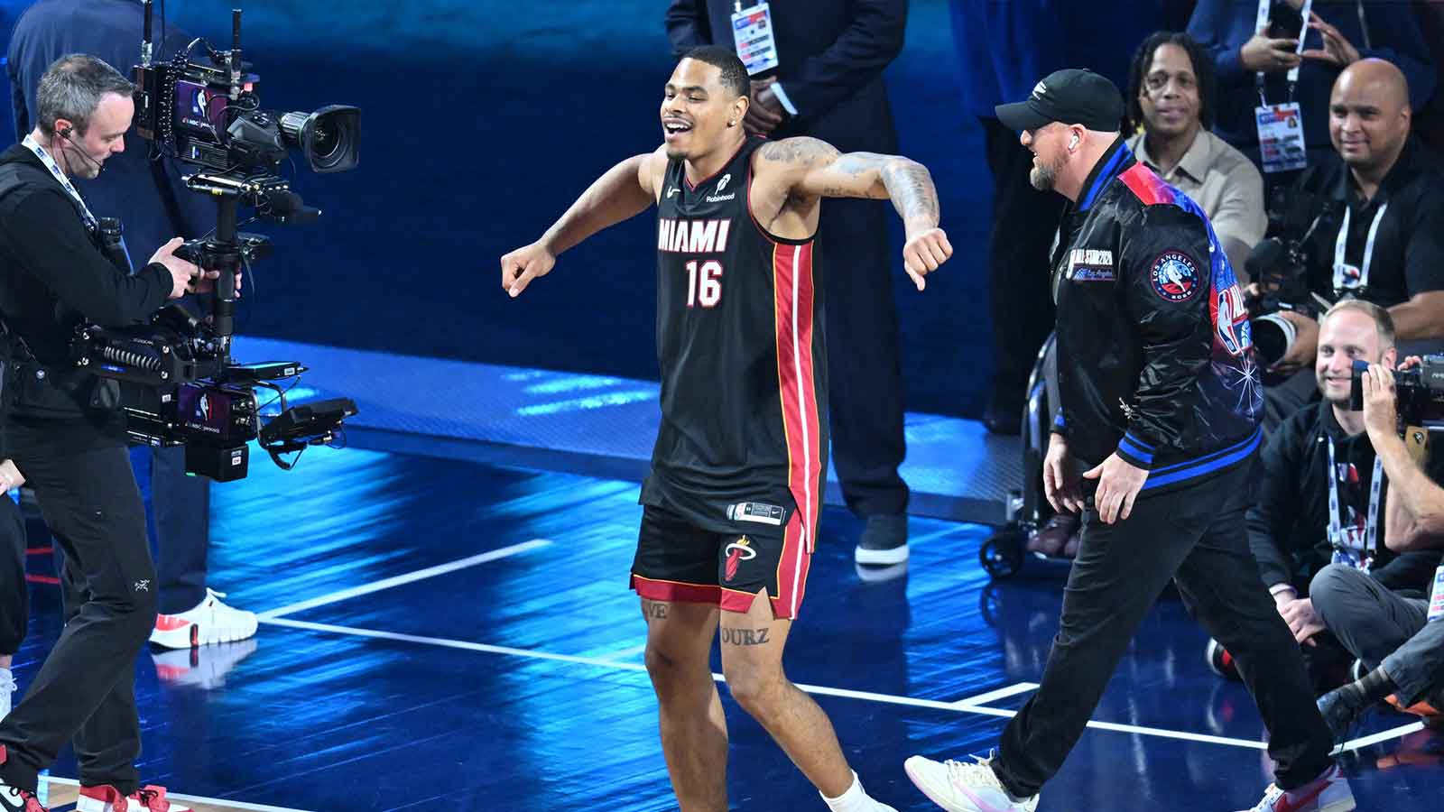 Keshad Johnson wins 2026 NBA slam dunk contest thanks to insane slam ...