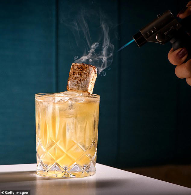 Is your go-to tipple 'new money'? Etiquette expert reveals the drinks ...